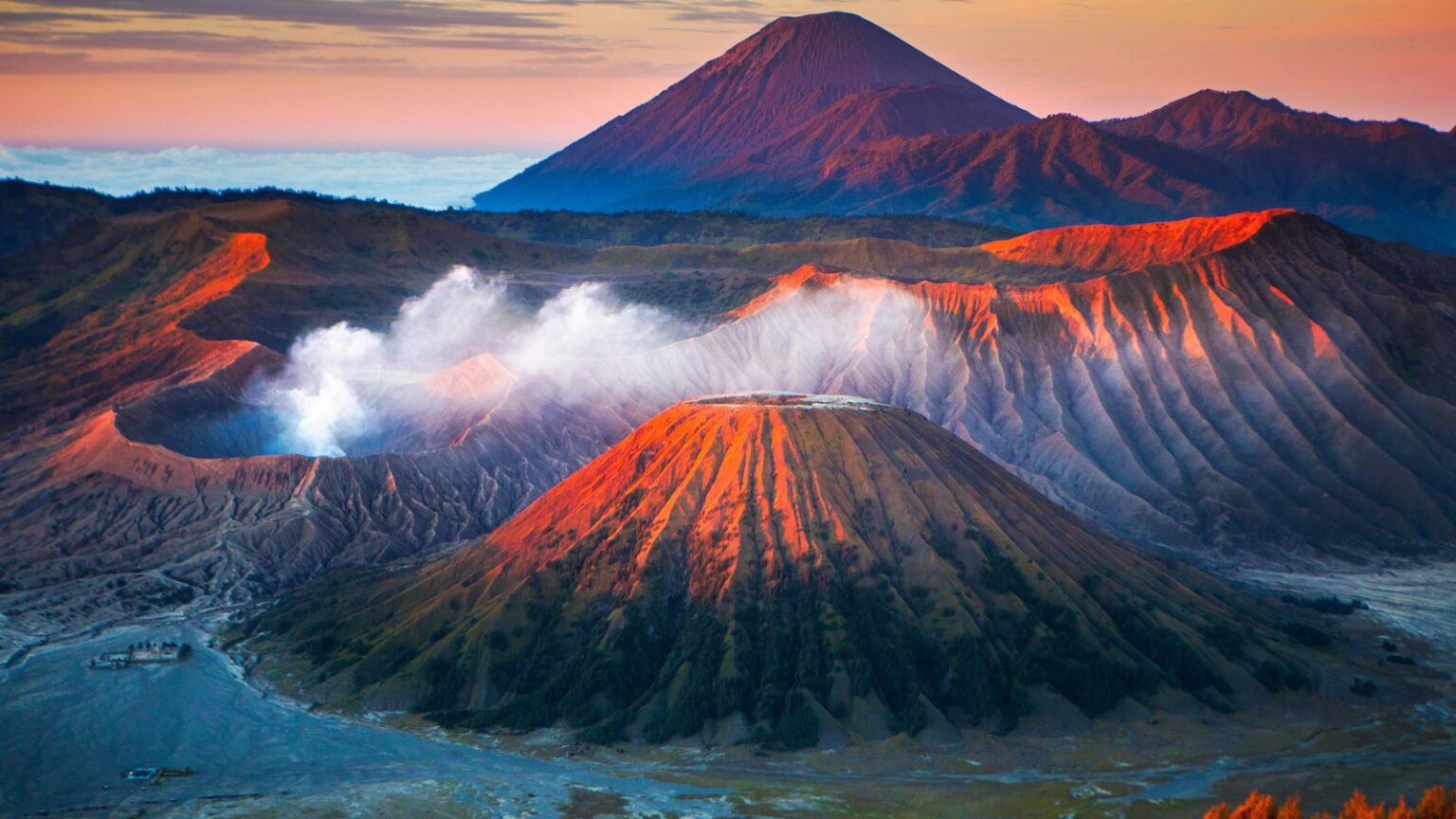 17 Spectacular Volcano Hikes Around the World for Adventurers - The ...