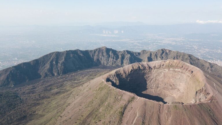 17 Spectacular Volcano Hikes Around the World for Adventurers - The ...