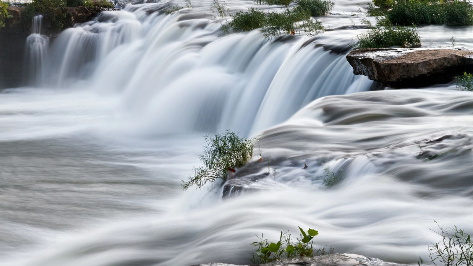 18 Stunning Waterfalls That Will Leave You Speechless - The Modern Day ...