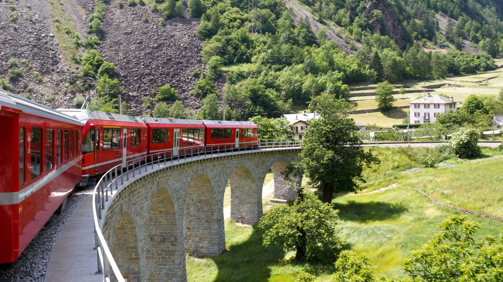21 Breathtaking Train Journeys Across the Globe That Should Be on Your ...
