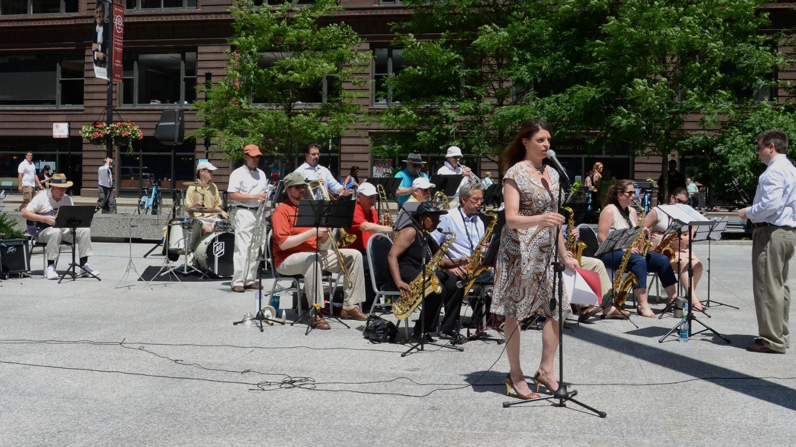 20 U.S. Cities Where Street Performances Turn Everyday into a Show ...