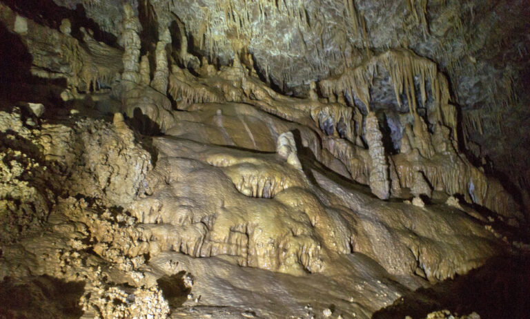 18 Stunning Caves in the U.S. You Need to Visit for an Epic Journey ...