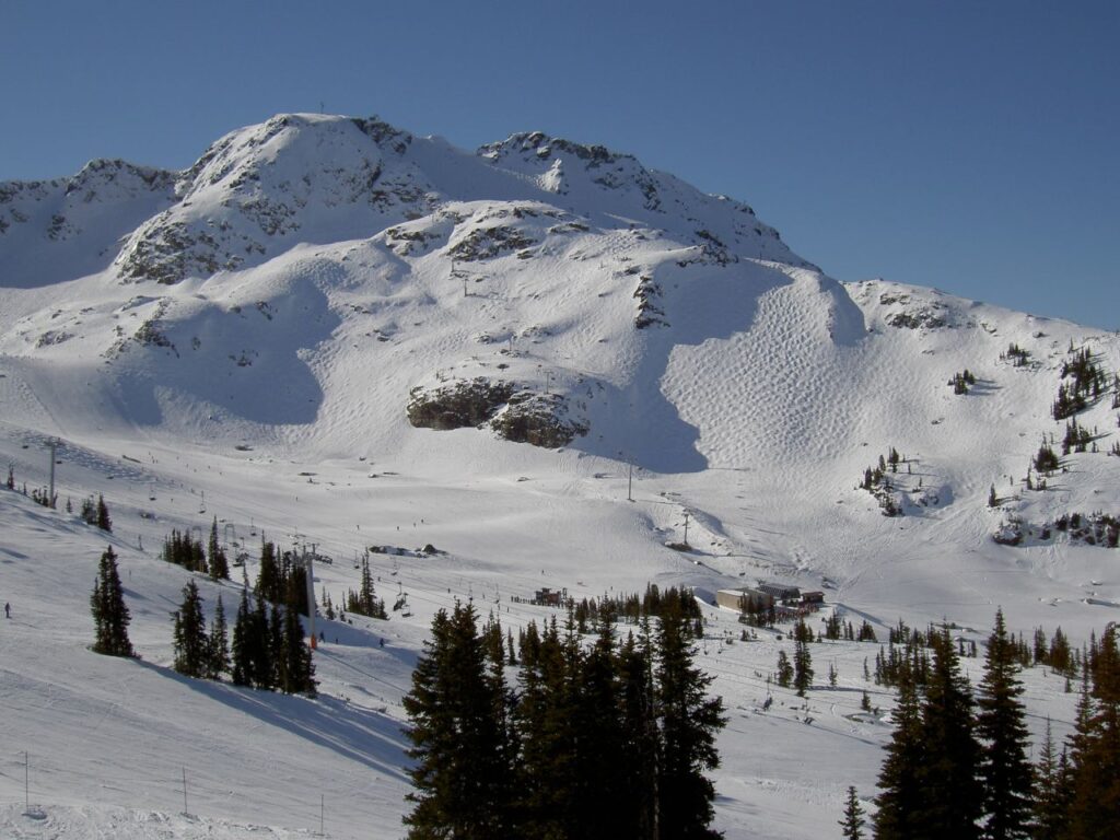18 Canadian Mountain Towns That Will Inspire Your Wildest Outdoor ...