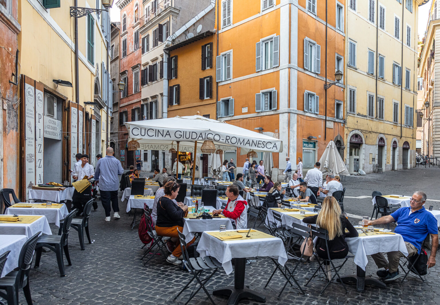14 Hacks for Finding the Best Local Food While Traveling - The Modern ...