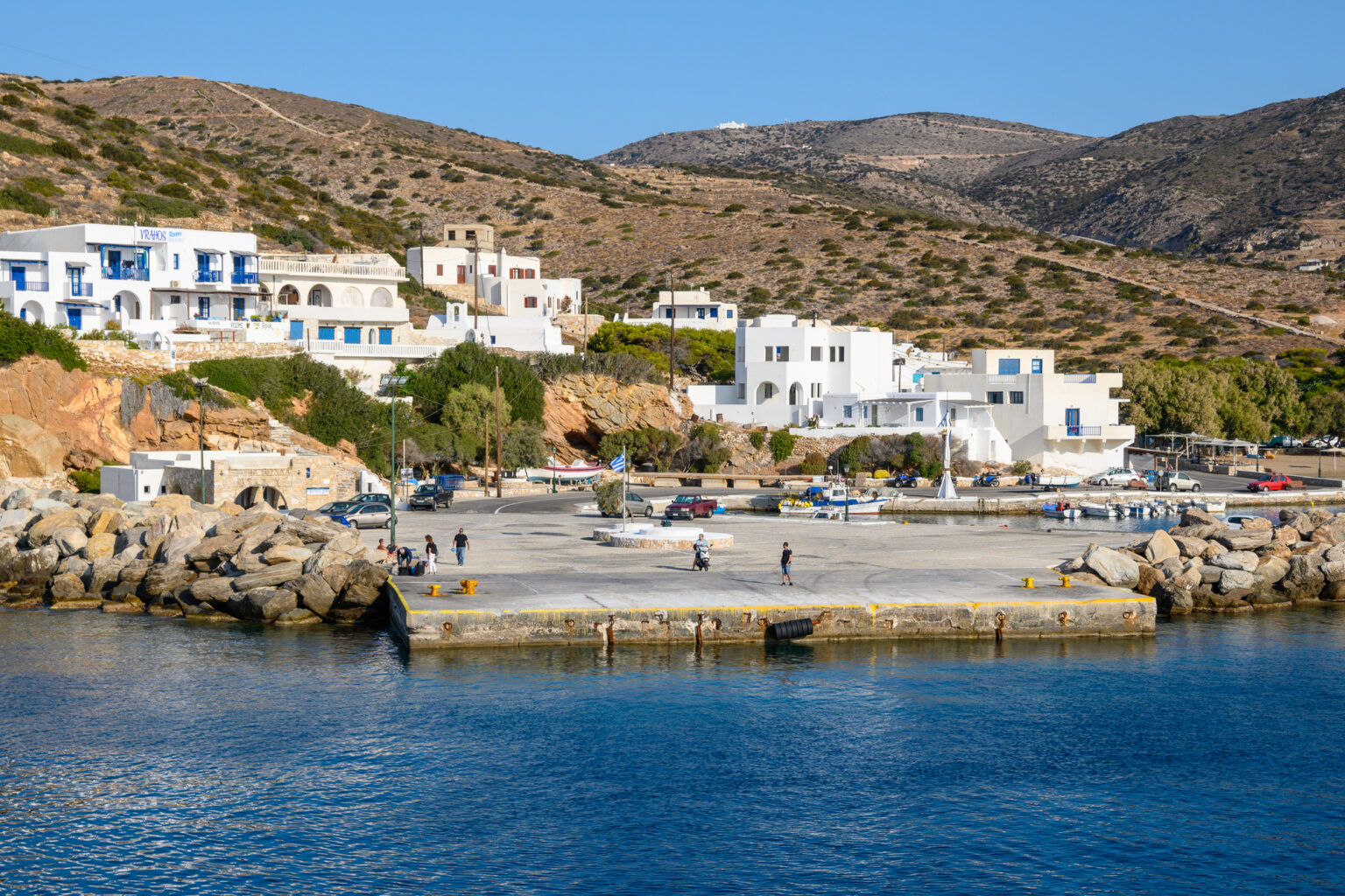 18 Coastal Villages in Greece's Cyclades With Idyllic White-Washed ...