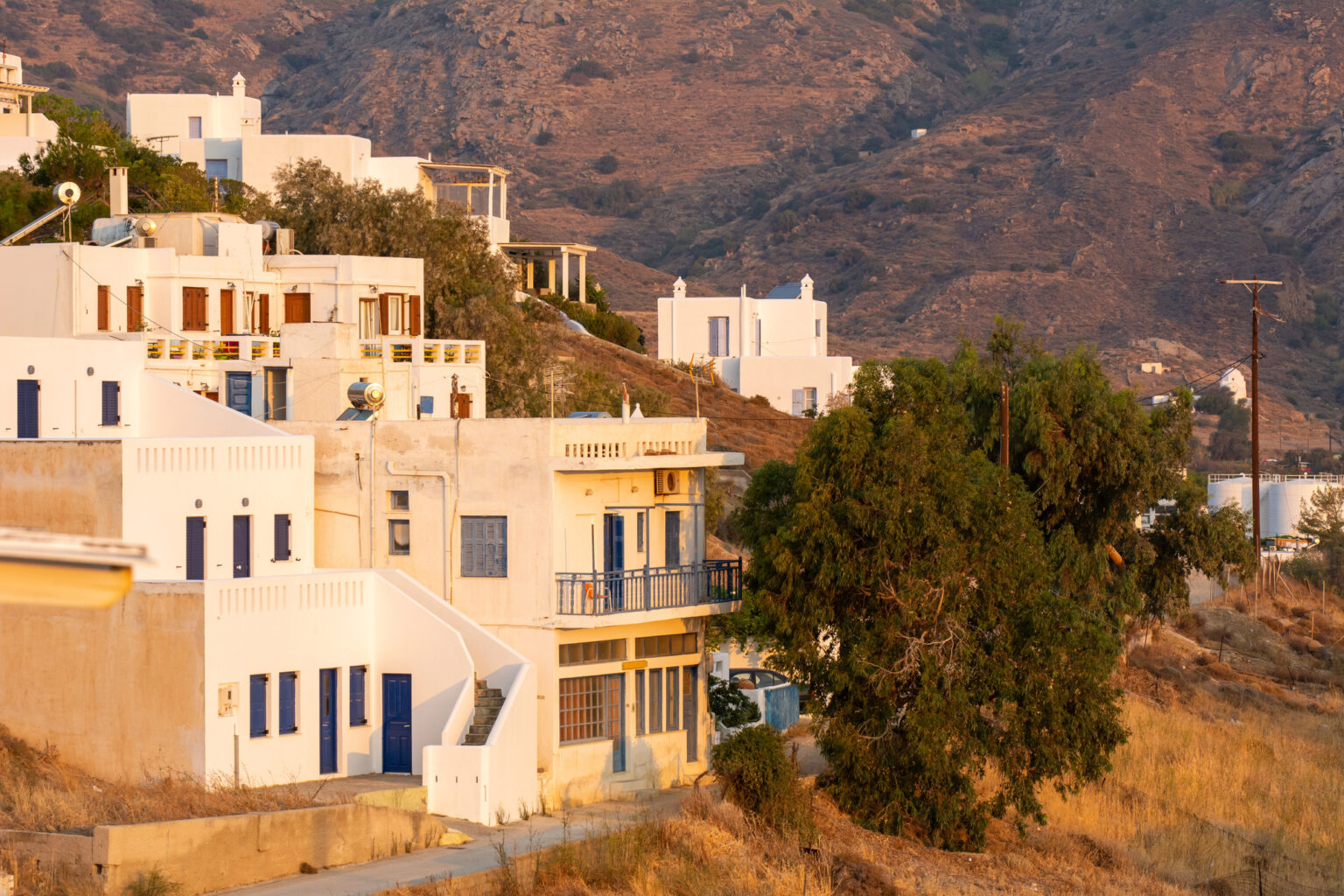 18 Coastal Villages in Greece's Cyclades With Idyllic White-Washed ...