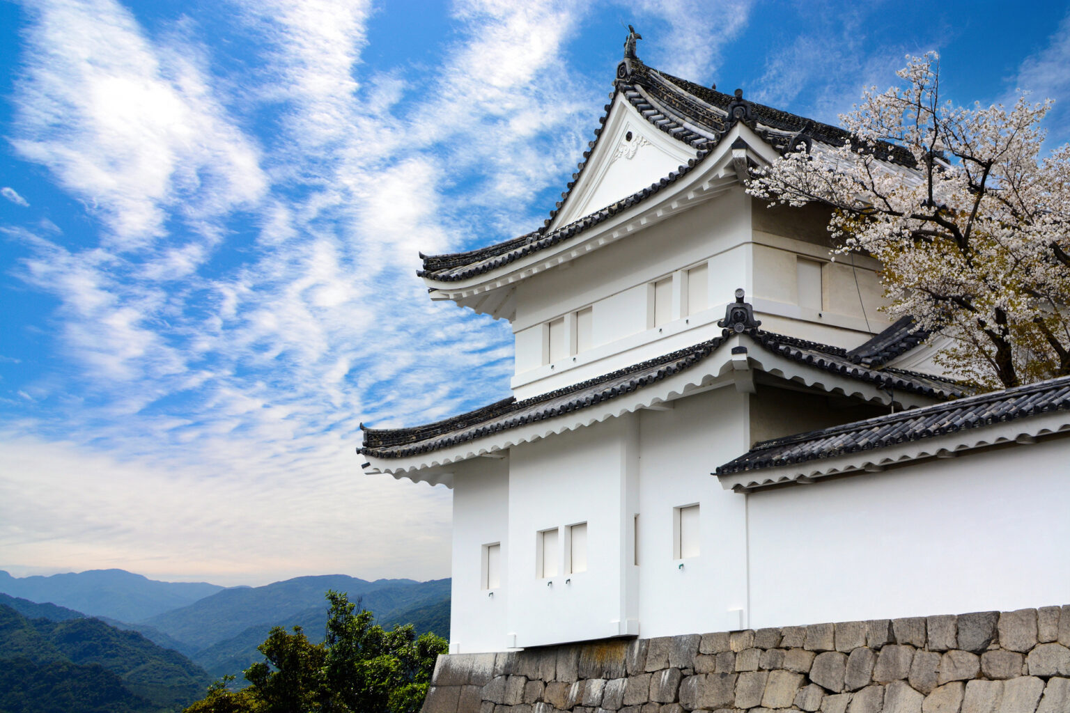 15 Japanese Castles So Beautiful, They Could Be Straight Out of a ...