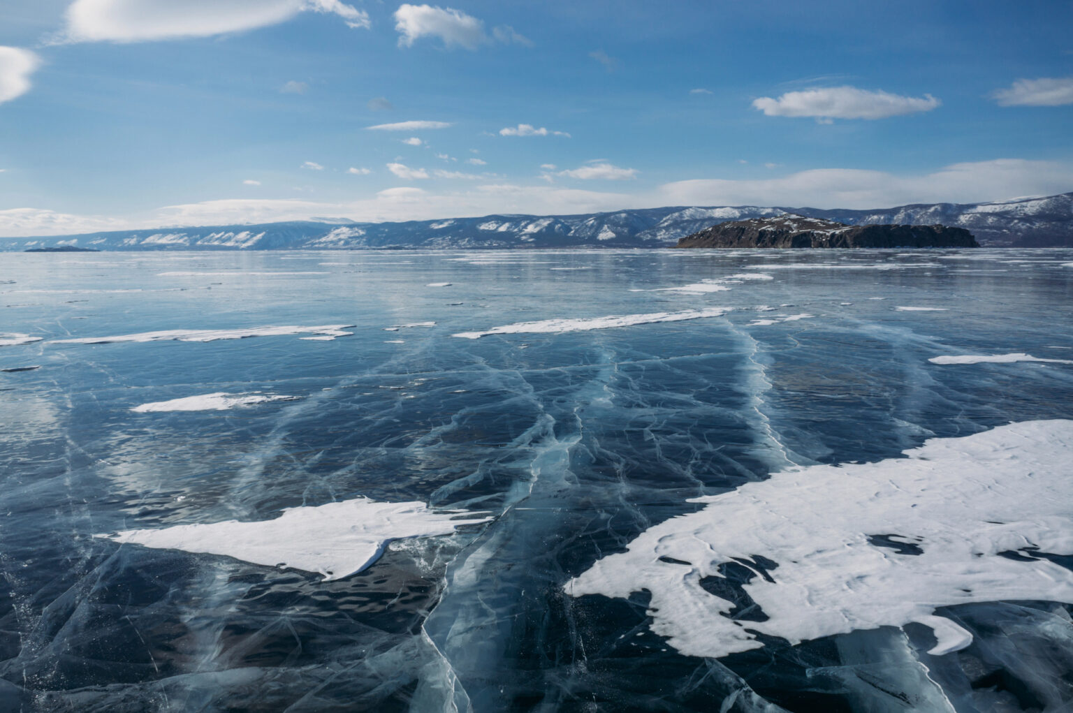 14 Spots for Ice Diving in Extreme Cold Climat - The Modern Day Adventurer