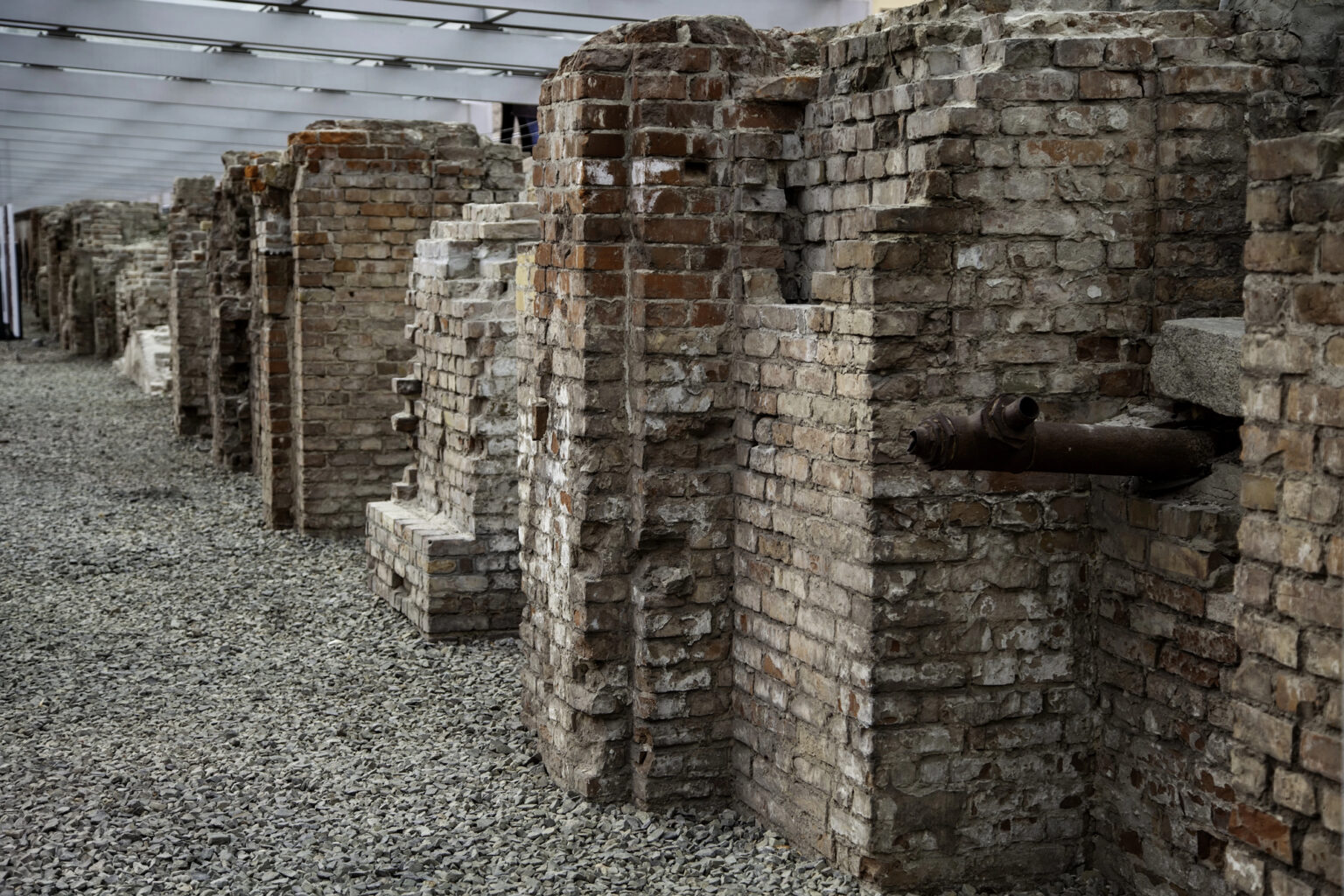 15 Ancient Walls Around the World That Are Still Standing—and Worth ...