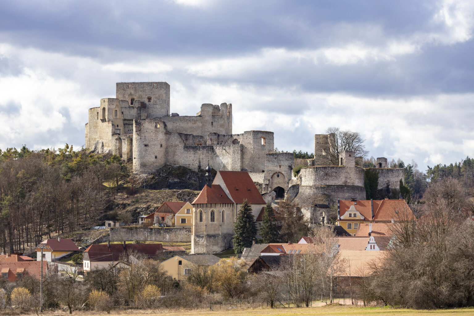 Travelers Can’t Get Enough of These 20 Hidden Castles in Eastern Europe ...