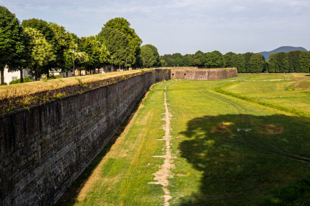 15 Ancient Walls Around the World That Are Still Standing—and Worth ...