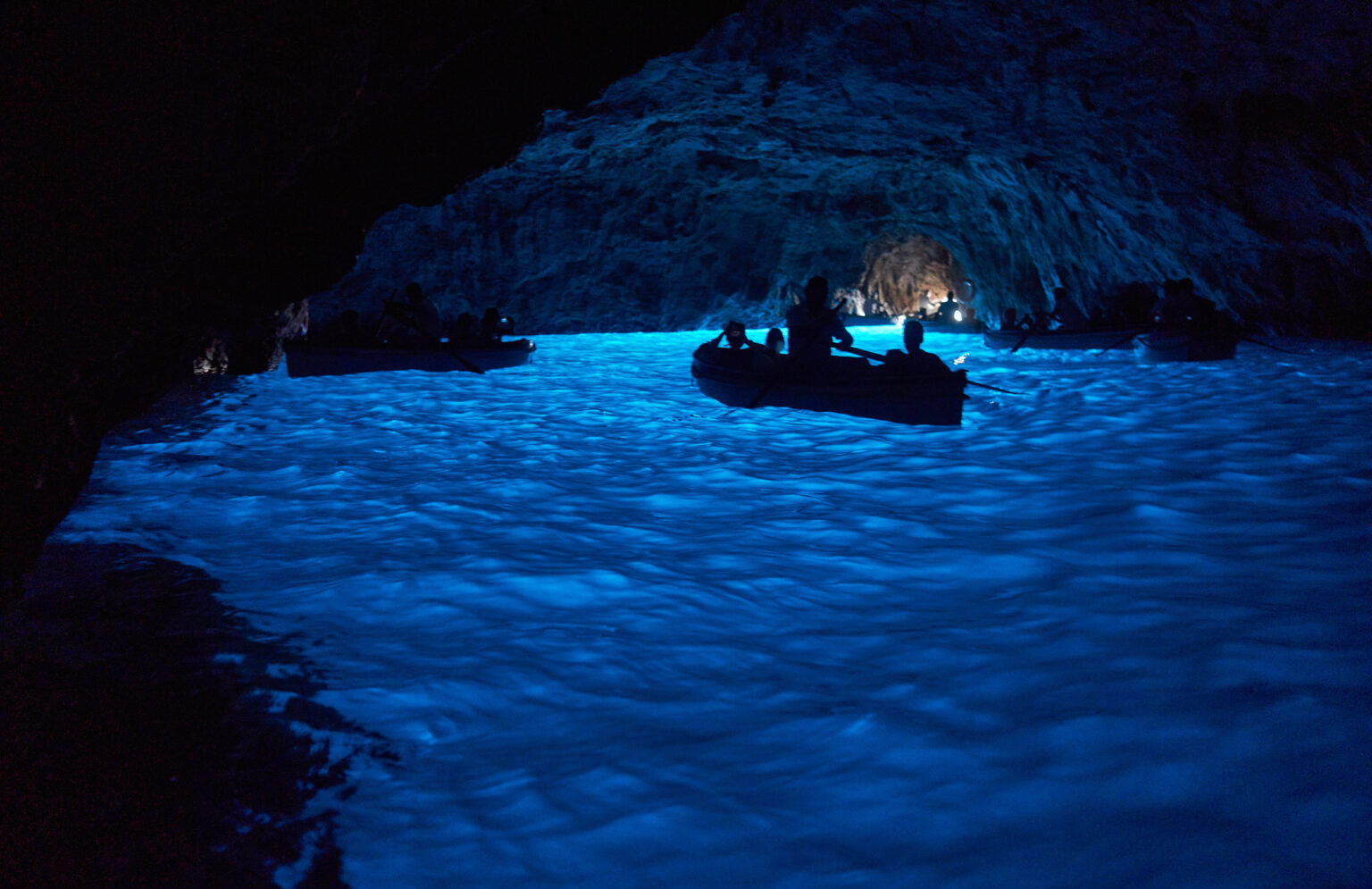 15 Secrets of the Blue Grotto in Capri You Need to Know - The Modern ...